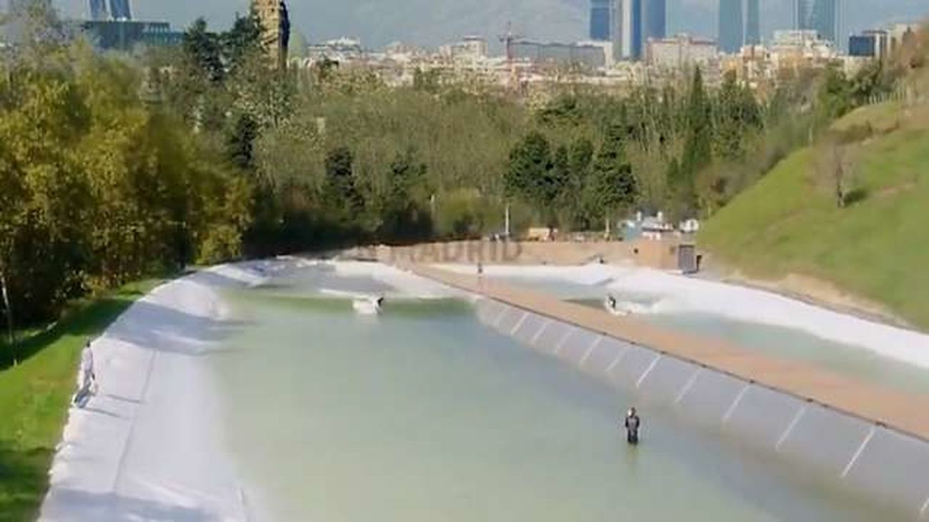 Una playa en Madrid para los amantes del surf