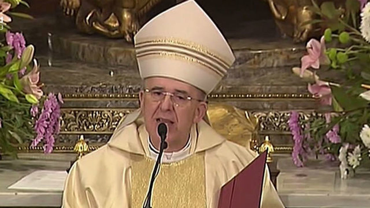 Osoro celebra una Vigilia y una Misa en la Catedral