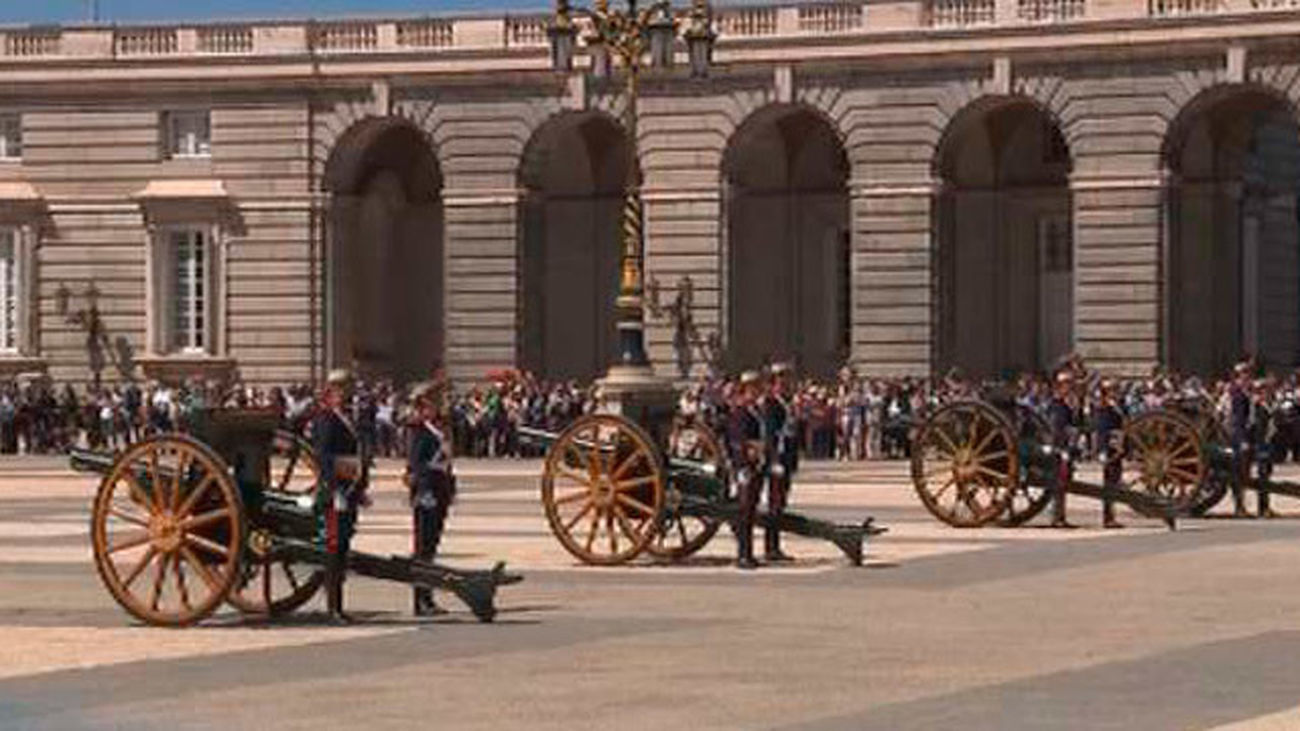 Solemne cambio de la Guardia en el Palacio Real de Madrid