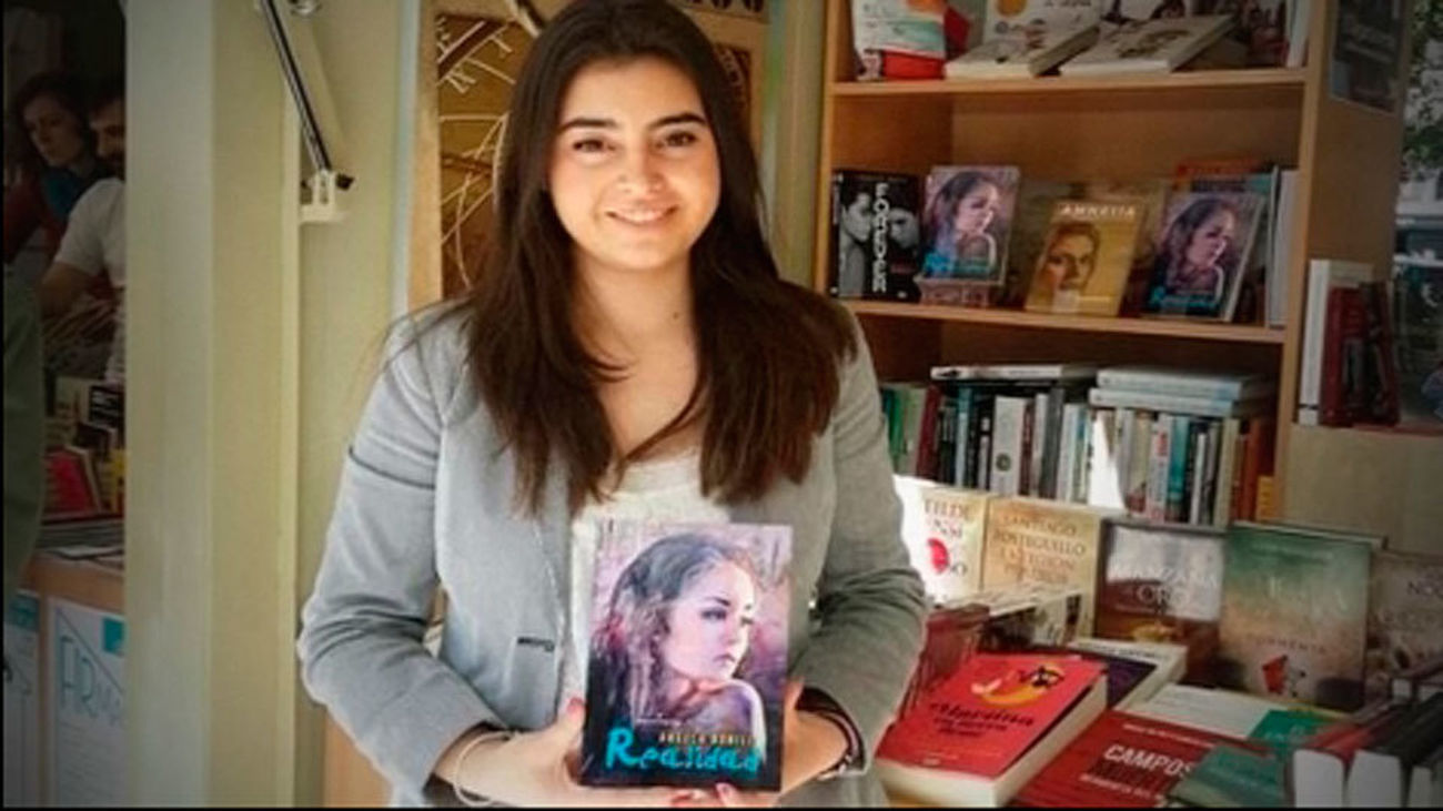 Ángela Bonilla, la escritora más joven de España publica su tercera novela