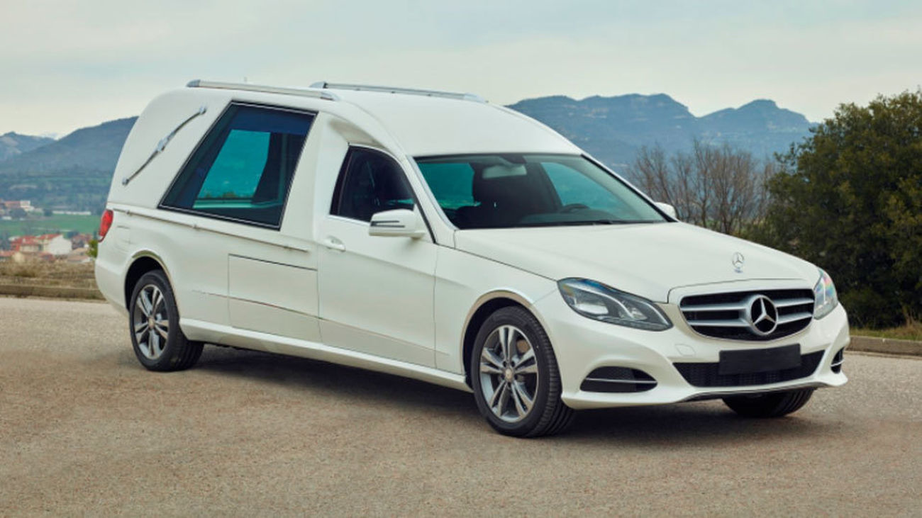Los nuevos coches fúnebres municipales de Madrid irán de blanco