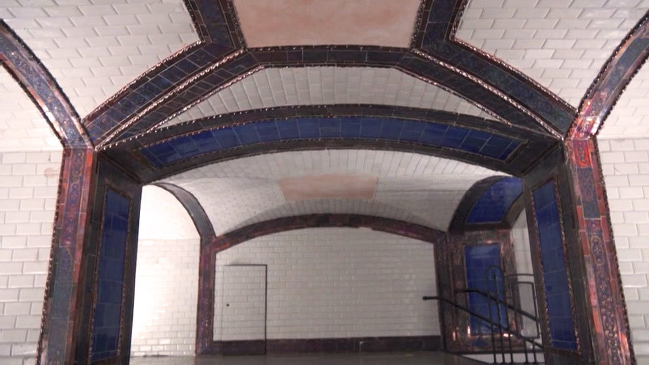 Visitamos el vestíbulo original de la estación de Pacífico