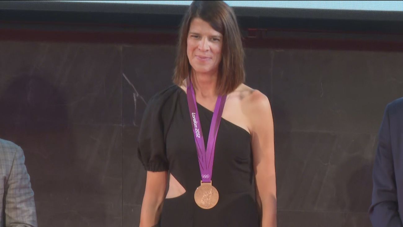 Ruth Beitia recibe su medalla olímpica de bronce de Londres 2012
