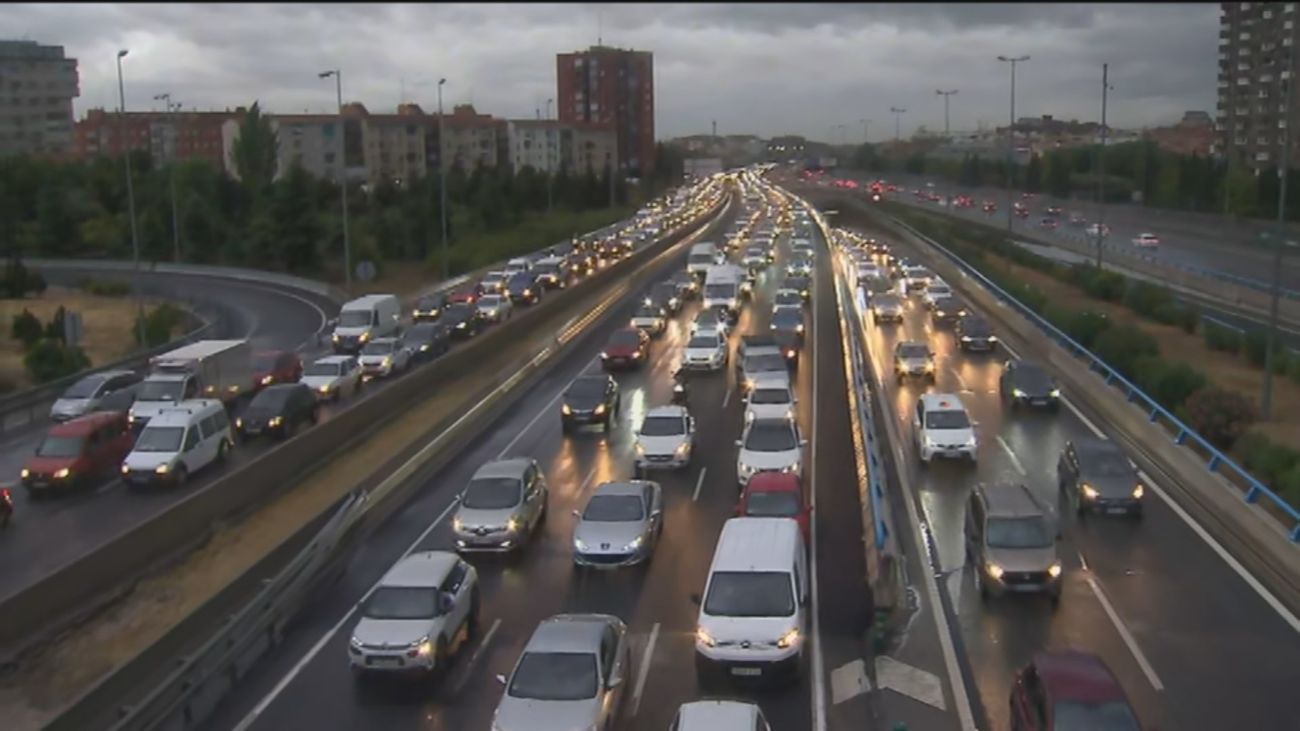 Atascos kilométricos en la M-30 y accesos imposibles en Madrid por la ...