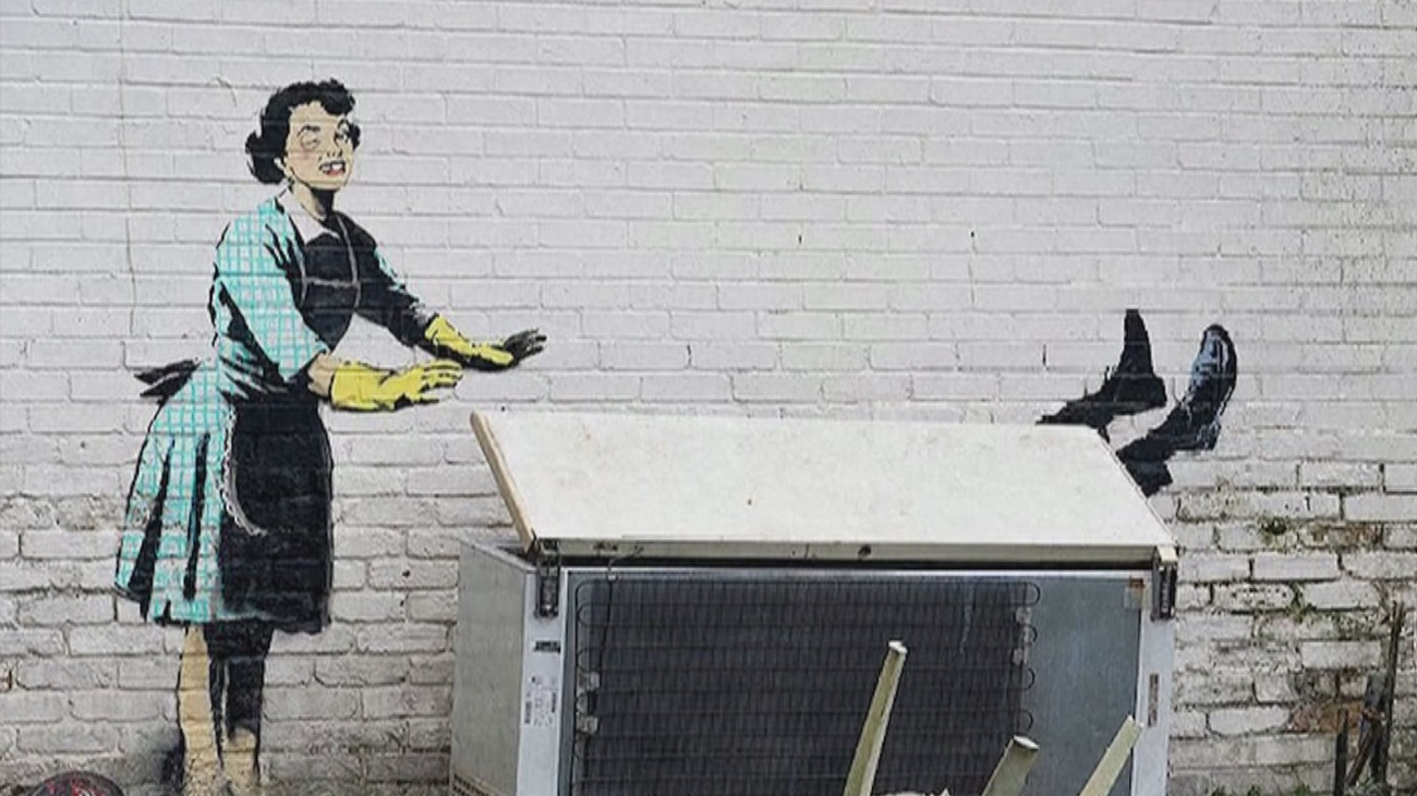 Un nuevo mural de Bansky para denunciar en San Valentín el amor mal ...
