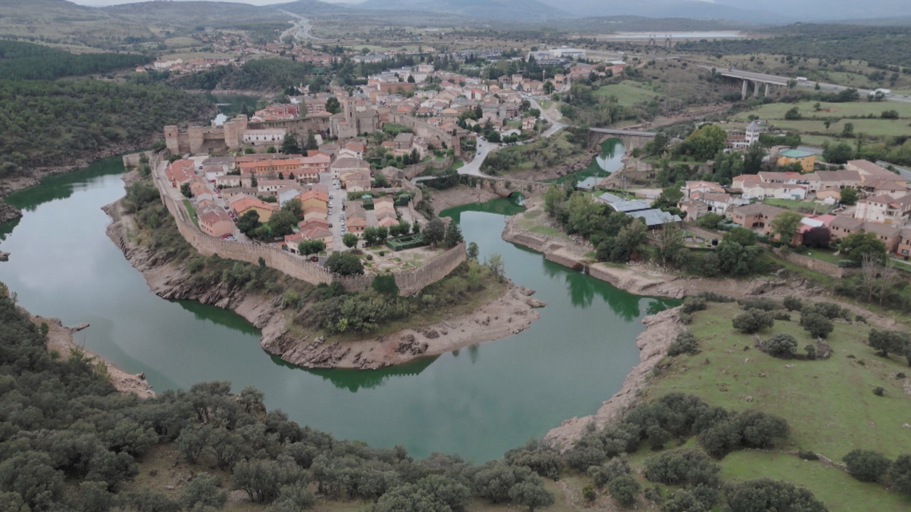 La muralla y el castillo de Buitrago de Lozoya, el conjunto fortificado ...