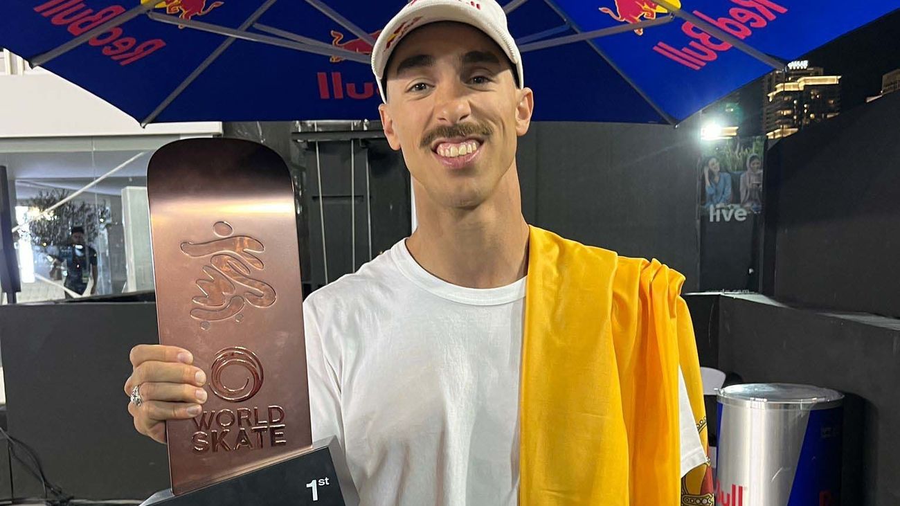 El skater mostoleño Danny León, campeón del Pro Tour de Dubai, se ...