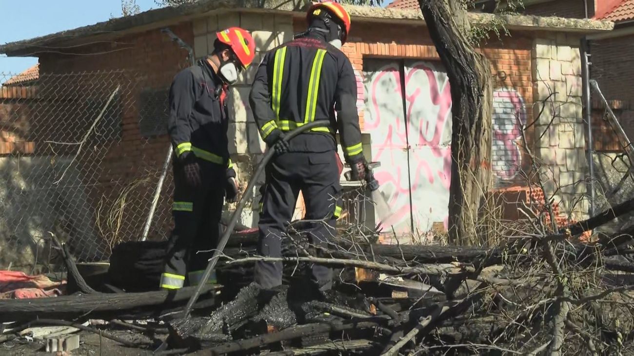 Continúa en fase de control el incendio de Loeches, que ha obligado a ...