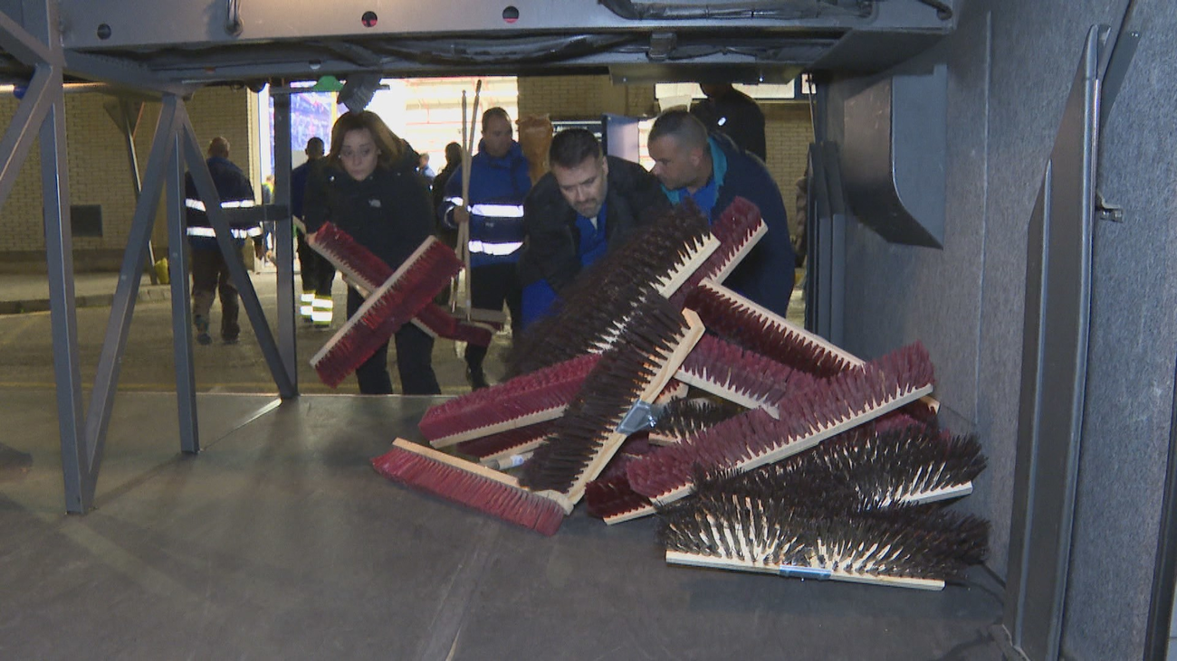 55 voluntarios de Metro de Madrid salen hacia Valencia para ayudar tras ...