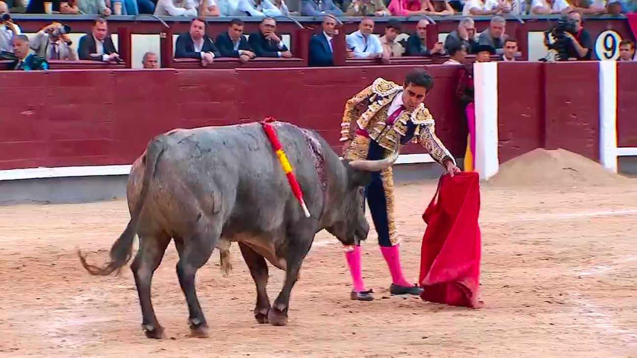 Una Beneficencia sin el rey en el palco pero con el rey del toreo por ...