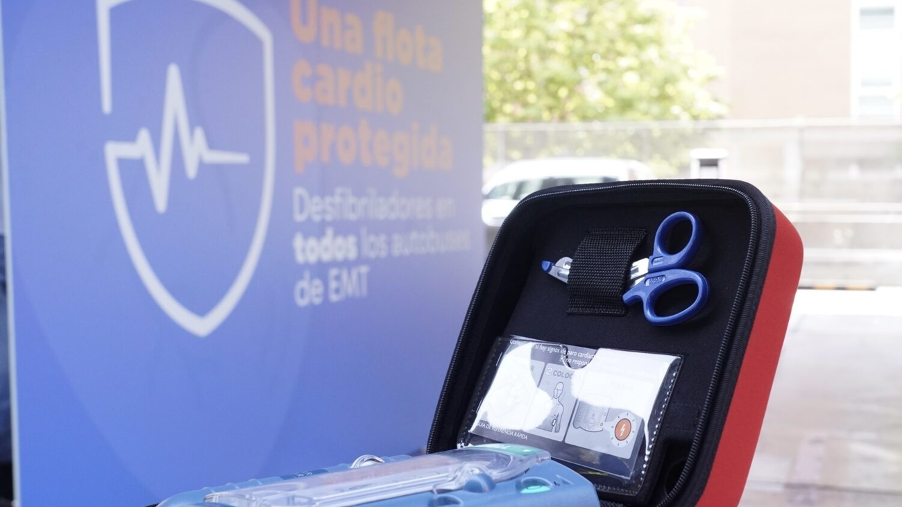 Todos los autobuses de la EMT llevarán desfibriladores para "salvar vidas" tanto dentro como ...